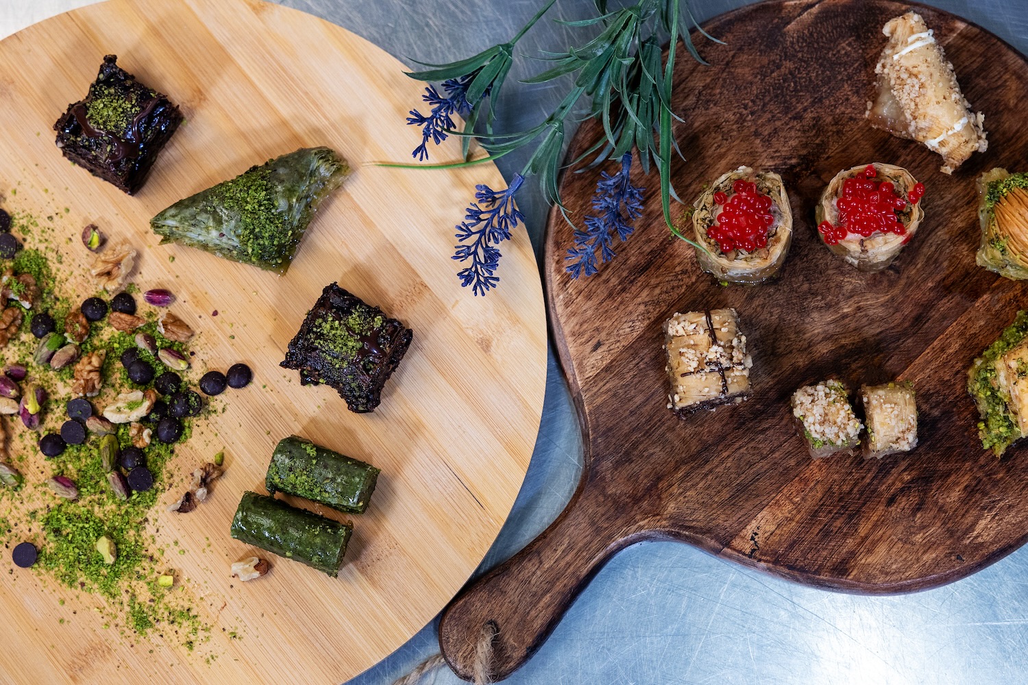 Άρωμα Ανατολής: Τα σιροπιαστά γλυκά και η προέλευσή τους - D.STERGIOU